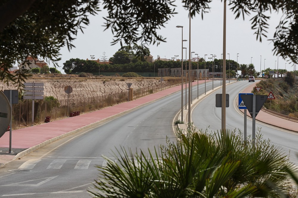 Las obras del carril bici e itinerario peatonal del Vial Sur en El ... Las obras del carril bici e itinerario peatonal del Vial Sur en El ...